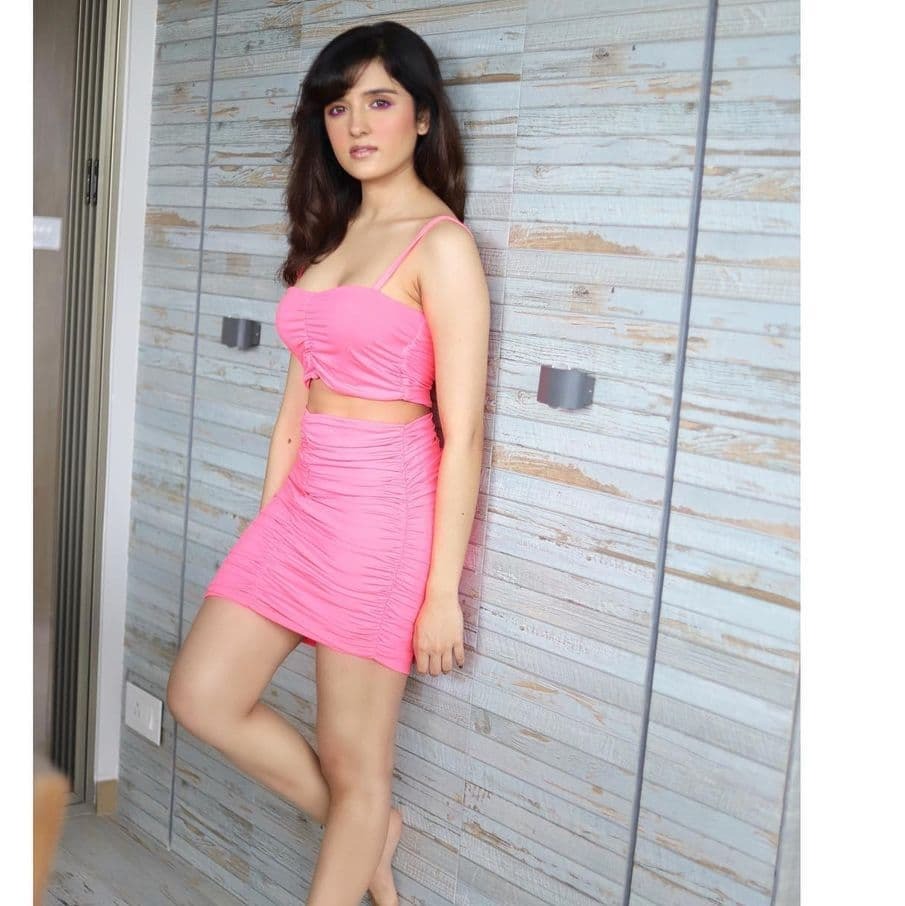 PHOTOS : ப்பா.. ஓர பார்வையில் ரசிகர்களை ஓரங்கட்டும் ஷெர்லி செட்டியா ...