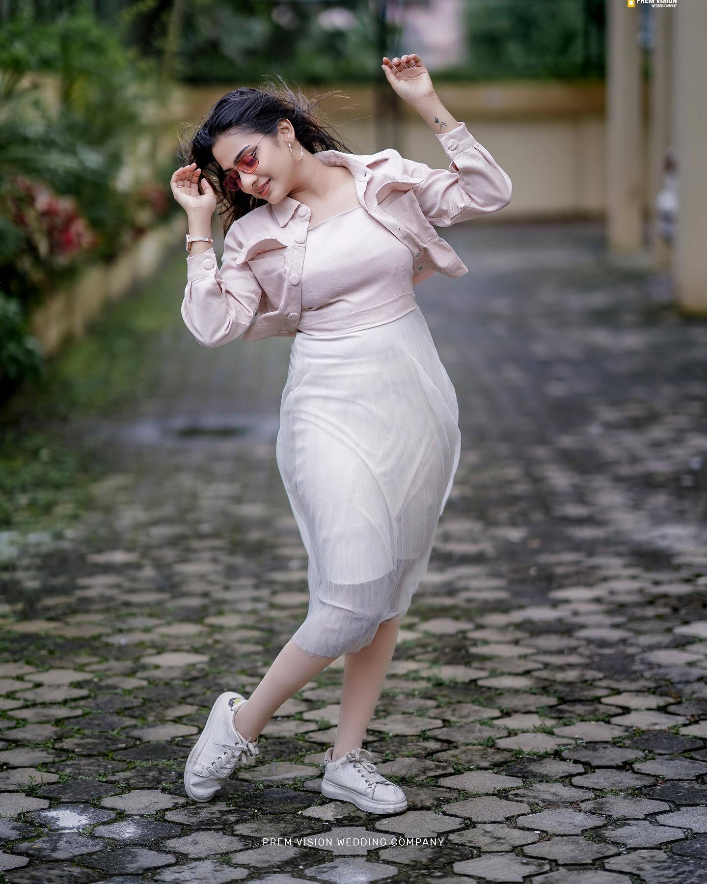 ചിരിയും ക്യൂട്ട്‌നെസും വിട്ടൊരു കളിയില്ല...ഇത് കലക്കിയല്ലോ അദിതി ...