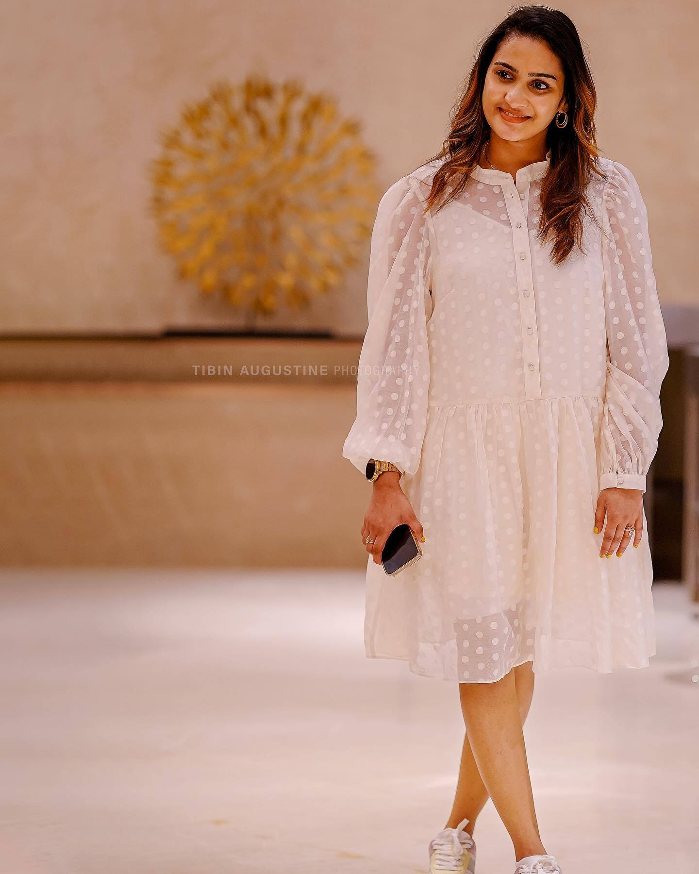 ചിരിയും ക്യൂട്ട്‌നെസും വിട്ടൊരു കളിയില്ല...ഇത് കലക്കിയല്ലോ അദിതി ...