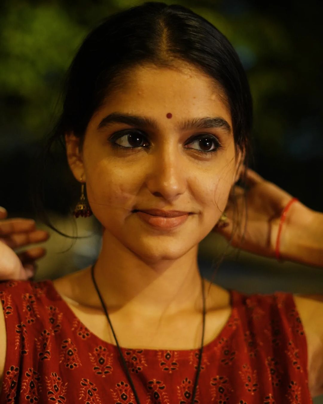 സിംപിള്‍ ക്യൂട്ട് ലുക്കില്‍ ആരാധകരുടെ പ്രിയപ്പെട്ട താരം; വേറിട്ട ...