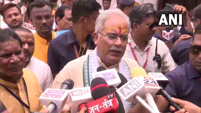 Chhattisgarh Chief Minister Bhupesh Baghel offers prayer at Jagannath Temple in Raipur - Oneindia