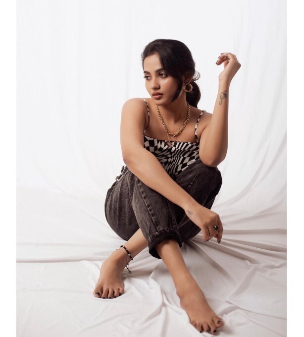 Kollywood Actress Teju Ashwini Latest photos - Oneindia