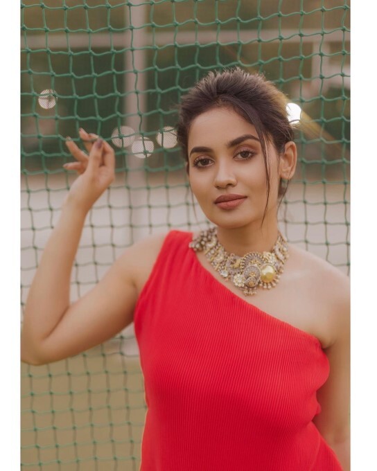 Kollywood Actress Teju Ashwini Latest photos - Oneindia