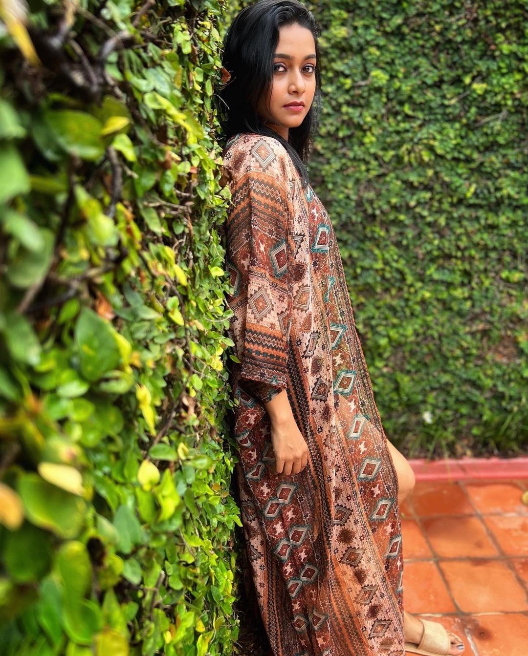 ഇത് നമ്മുടെ ടൊവിയുടെ നായികയല്ലേ... ഹോട്ട് ലുക്കിലാണല്ലോ, ശരണ്യ ഫോട്ടോസ് ...