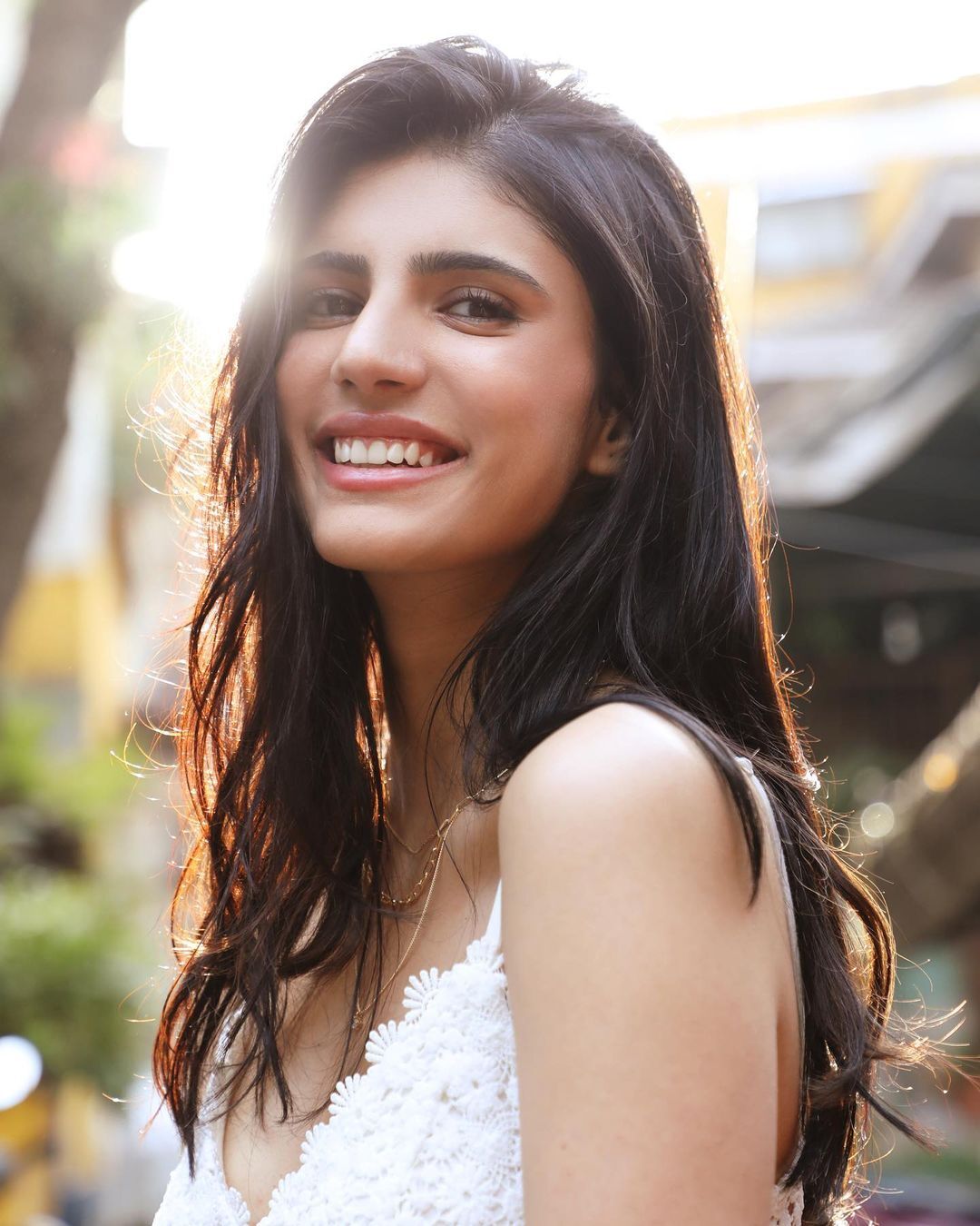 PHOTOS : வாவ்.. ஓடும் ரயிலில் நச் போட்டோஷூட்! நடிகை மேதா ரானாவின் ...