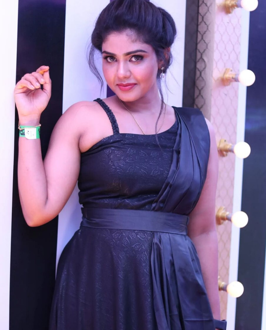 PHOTOS : பச்சை கலர் தாவணியில் ஜம்முன்னு இருக்கும் பாண்டியன் ஸ்டோரீஸ் ...