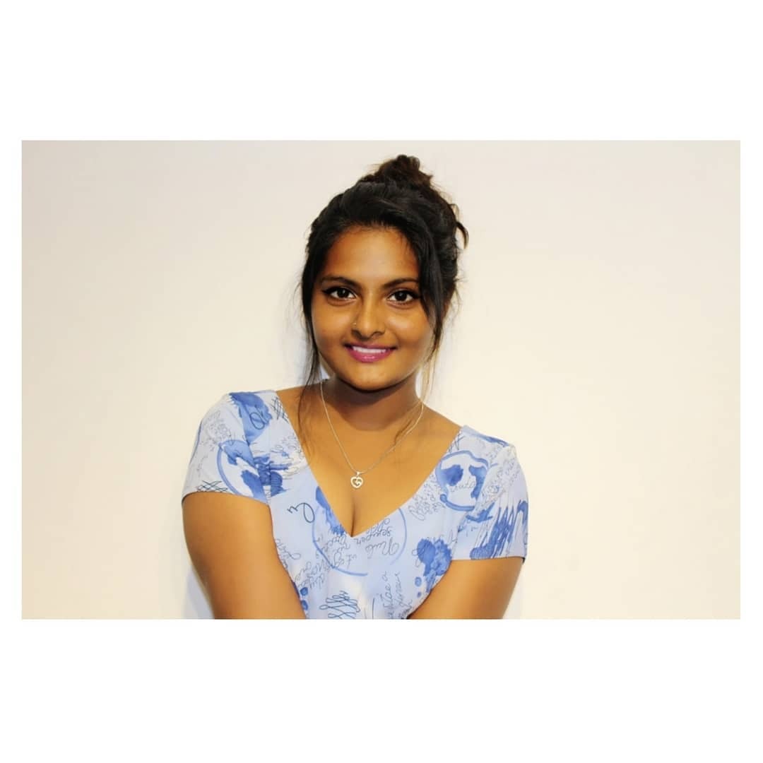 PHOTOS : குட்டி உடையில் ஸ்டைலாக போஸ் கொடுக்கும் பூஜா ராமகிருஷ்ணன் ...