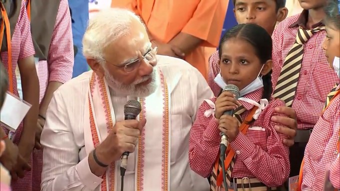 PM Modi interaction with children in Varanasi - Oneindia