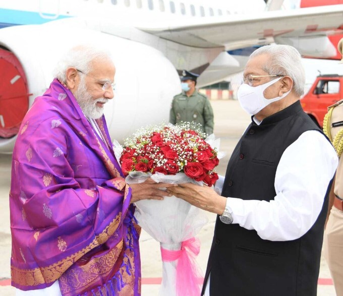 PM Modi received by AP CM Jaganmohan And Other Leaders - Oneindia