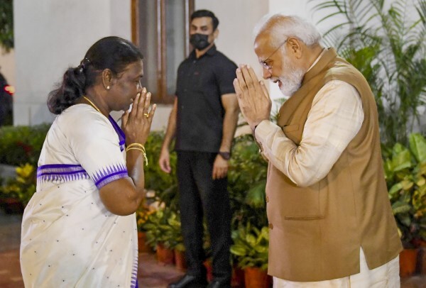 President-elect Droupadi Murmu celebrates Victory With Leaders - Oneindia