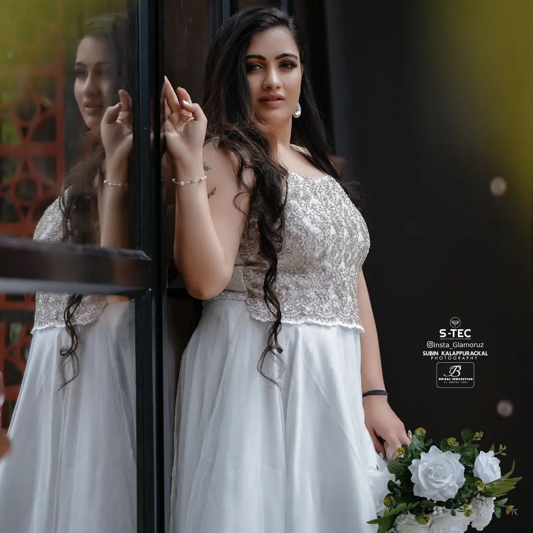 എന്താ ഒരു ലുക്ക്.. മാന്‍വി.. ചിത്രങ്ങള്‍ പൊളിച്ചു; വൈറല് ...