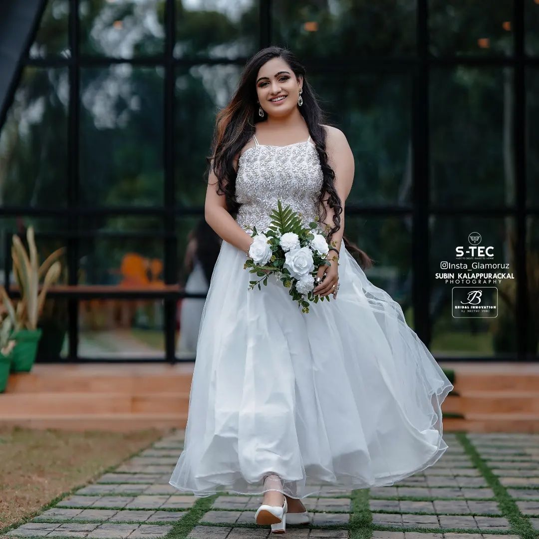 എന്താ ഒരു ലുക്ക്.. മാന്‍വി.. ചിത്രങ്ങള്‍ പൊളിച്ചു; വൈറല് ...