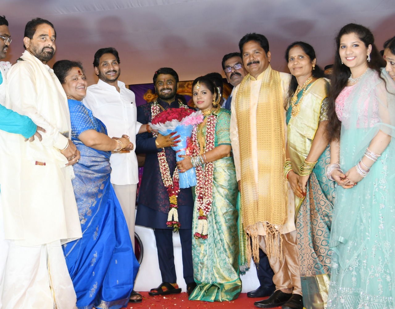 స్పీకర్ తమ్మినేని సీతారామ్ కుమారుడి వివాహానికి హాజరైన సీఎం జగన్ | CM ...