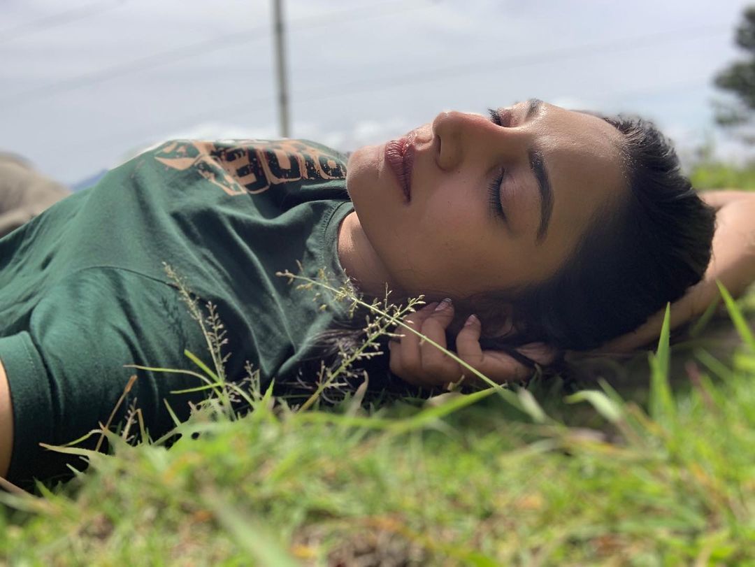 എന്താ റിതൂ... വെയിലത്ത് കിടന്ന് ഉറങ്ങിപ്പോയോ: വ്യത്യസ്ത ചിത്രങ്ങളുമായി ...