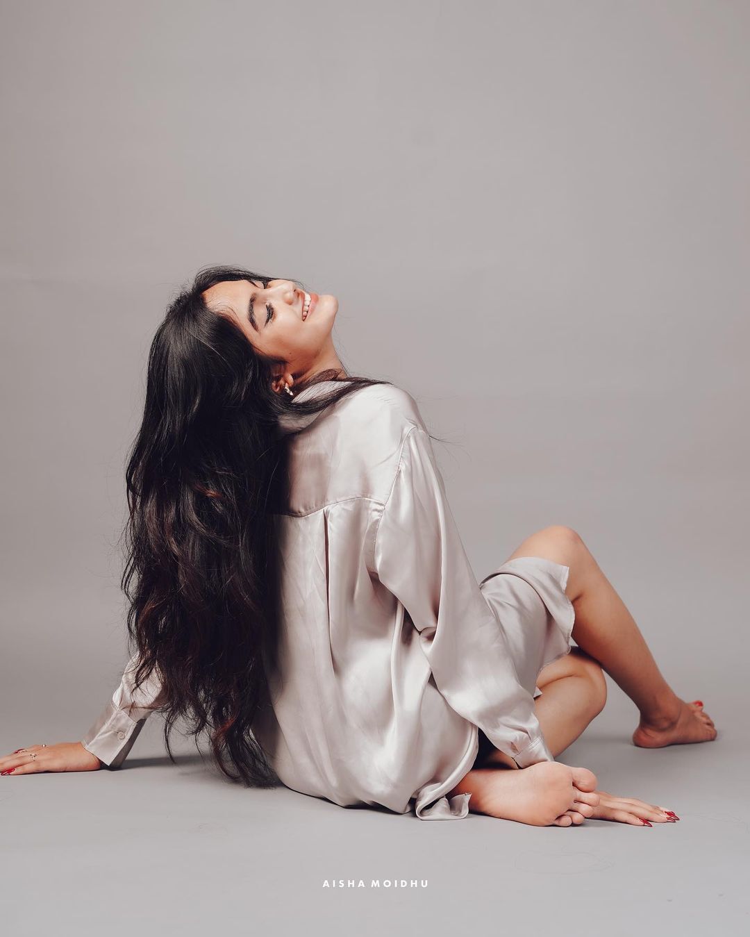 സ്റ്റൈലിഷ് ലുക്കും ക്യൂട്ട് പോസും... പുത്തൻ ചിത്രങ്ങളിലും തിളങ്ങി ദേവിക ...