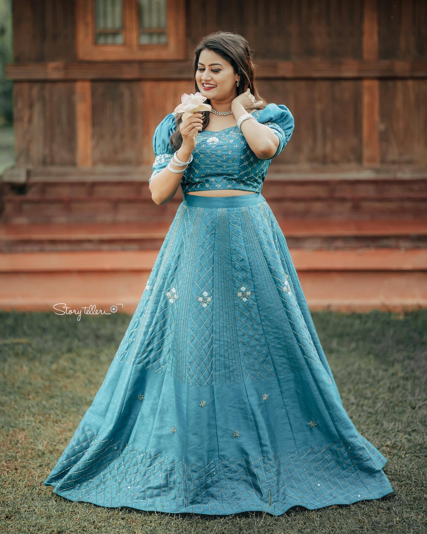 വന്നു... കണ്ടു.. കീഴടക്കി..; കിടിലന്‍ ലുക്കില്‍ അന്‍സിബ, വൈറല് ...