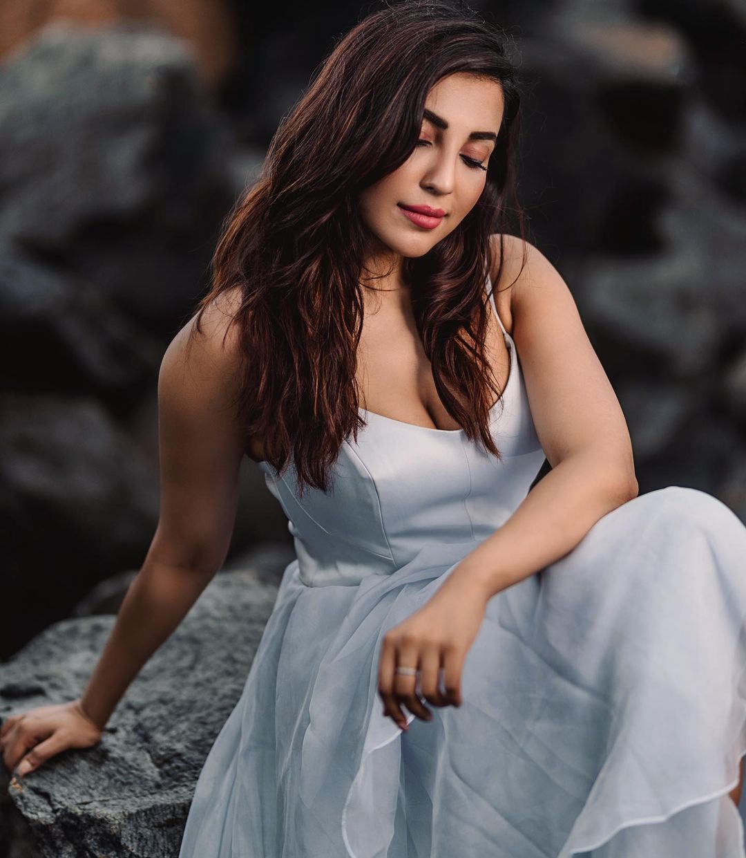 ദുബായിൽ തിളങ്ങി പാർവതി, സൂപ്പർ ഗ്ലാമറസ് ലുക്കിൽ നടിയുടെ ഫോട്ടോഷൂട്ട് ...