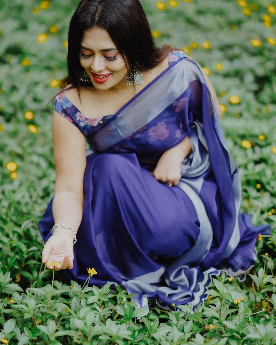 ഇതാരിത് വനദേവതയോ... ആളാകെ മാറിയല്ലോ! സൂപ്പര്‍ ലുക്കില്‍ സാരിയണിഞ്ഞ് രമ്യ പണിക്കര്‍ | Actress ...