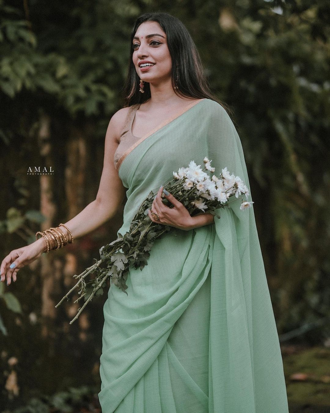 എന്തൊരഴകാണ്.... ഇത് അത്തം സ്പെഷ്യൽ, കേരള സാരിയിൽ അതീവ സുന്ദരിയായി റിതു ...