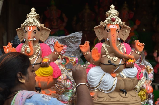 Preparation For Ganesh Chaturthi Festival Underway Across India - Oneindia