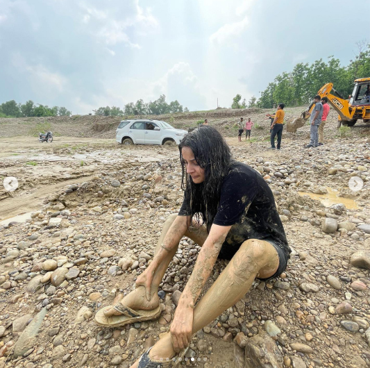 Bollywood Actress Shehnaaz Gill Rolling in Mud During Her Spa Time ...
