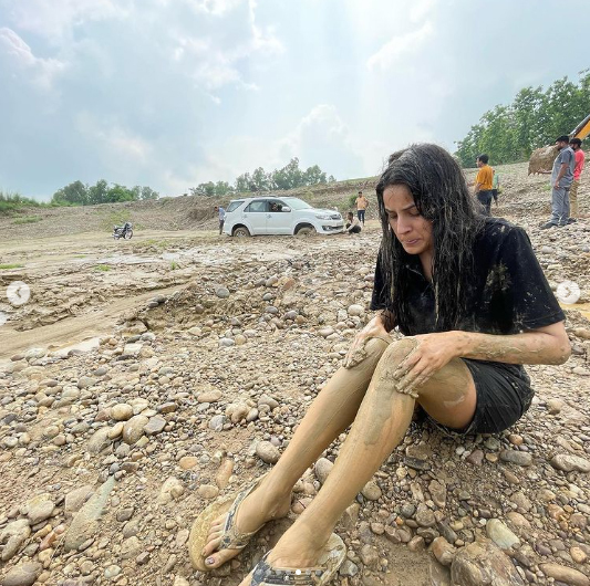 Bollywood Actress Shehnaaz Gill Rolling in Mud During Her Spa Time ...