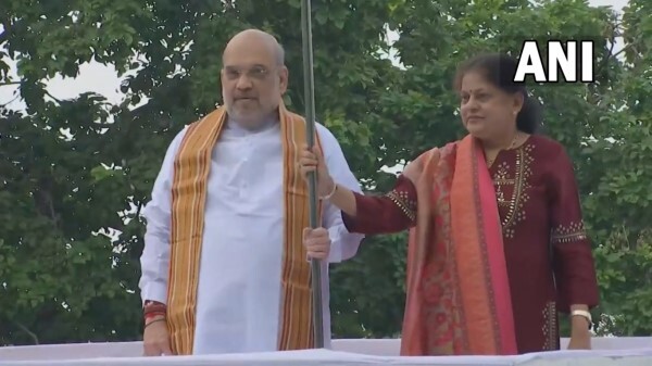 Hm Amit Shah And His Wife Sonal Shah Hoist The Tricolour At Their Residence