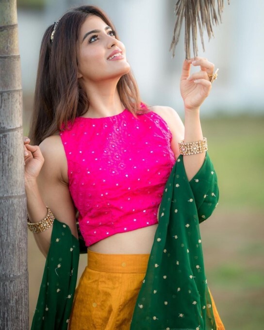 Kollywood Actress Amritha Aiyer Latest Photos - Oneindia