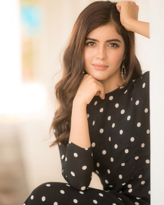 Kollywood Actress Amritha Aiyer Latest Photos - Oneindia