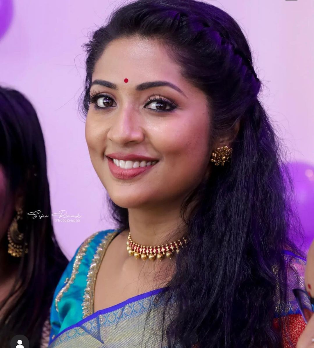 ഒന്നും പറയാനില്ല... ഗ്ലാമറസ് ലുക്കിൽ നവ്യ നായർ, കണ്ണ് തള്ളി ആരാധകർ | Malayalam Actress Navya ...