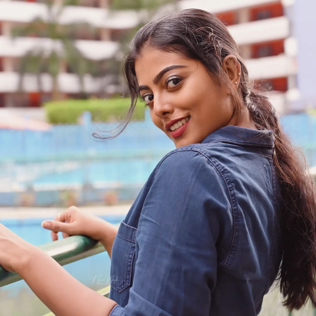 സിംപിൾ, സ്റ്റൈലിഷ്, ക്യൂട്ട്... പറഞ്ഞാൽ തീരില്ല, സൂപ്പർ ലുക്കിൽ നടി മെറിൻ ഫിലിപ്പ് | Mollwood ...