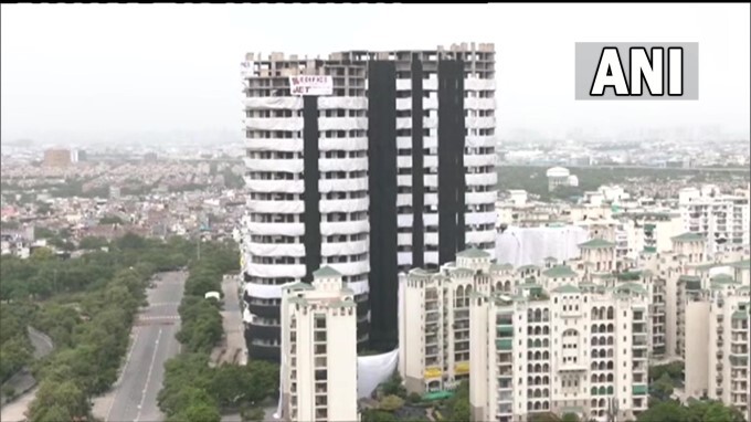 Noida Supertech Twin Towers demolished in just 9 seconds - Oneindia