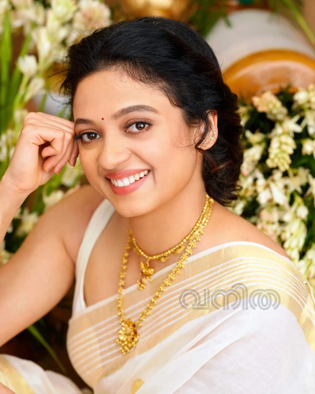 ഓണം വിശേഷങ്ങളുമായി നീത പിള്ള... സാരിയിൽ കിടിലൻ ലുക്കിൽ നടി | Pappan ...