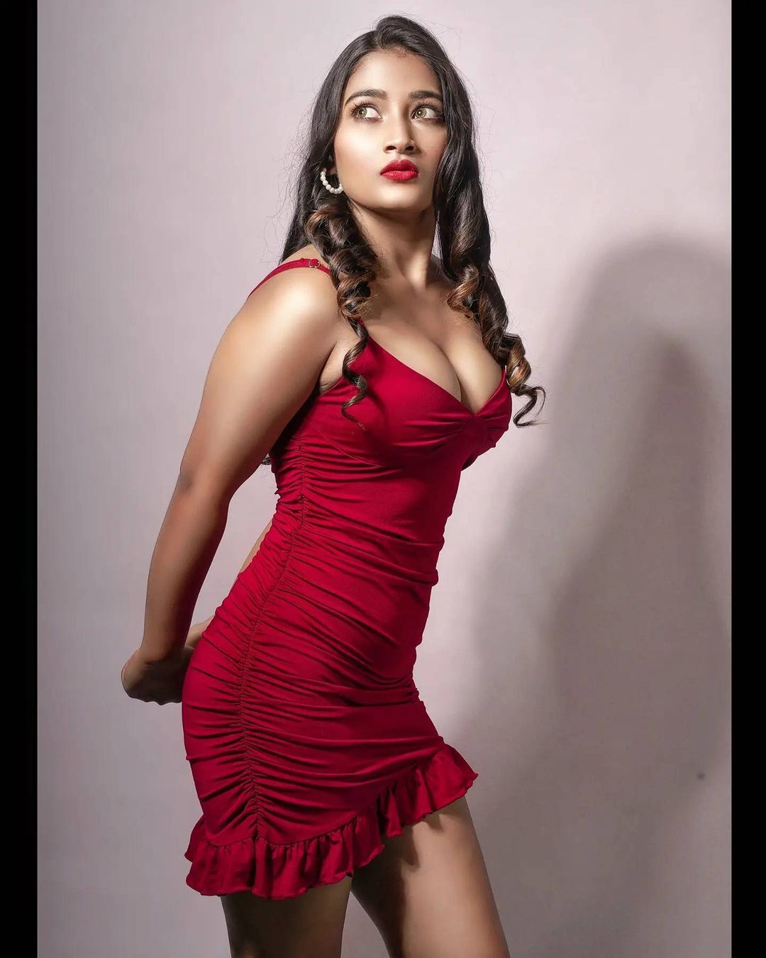 PHOTOS : ப்பா.. பிளாக் பிகினியில் கவர்ந்திழுக்கும் தன்யா..ரசிகர்களை மயக்கும் ரீசன்ட் பிக்ஸ் இதோ ...