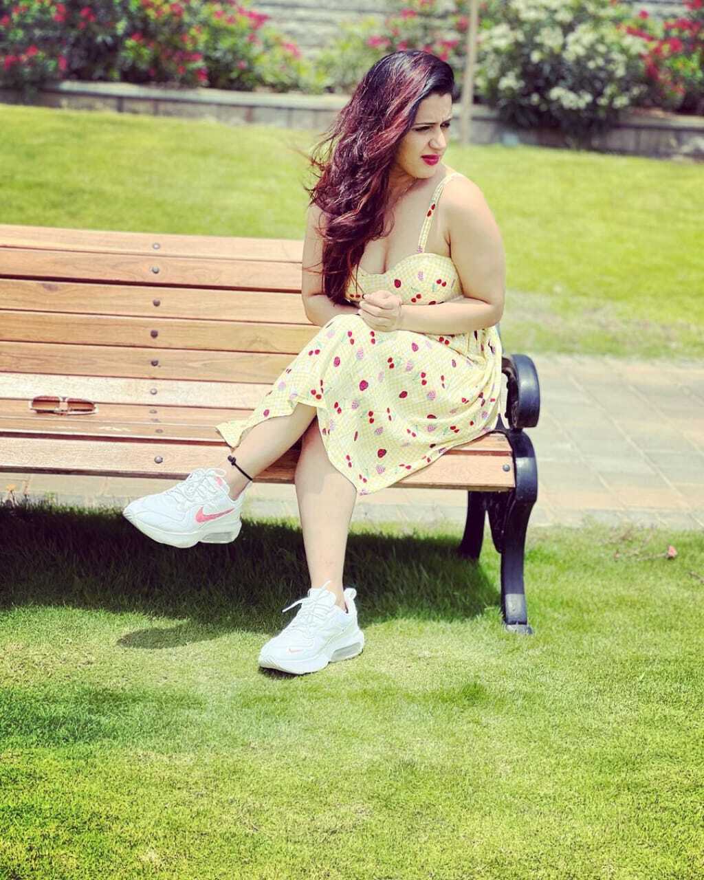 PHOTOS : ஸ்விம் சூட்டில் ரசிகர்களை ஈர்க்கும் பிரஜ்வால்.. வசீகரிக்கும் ...