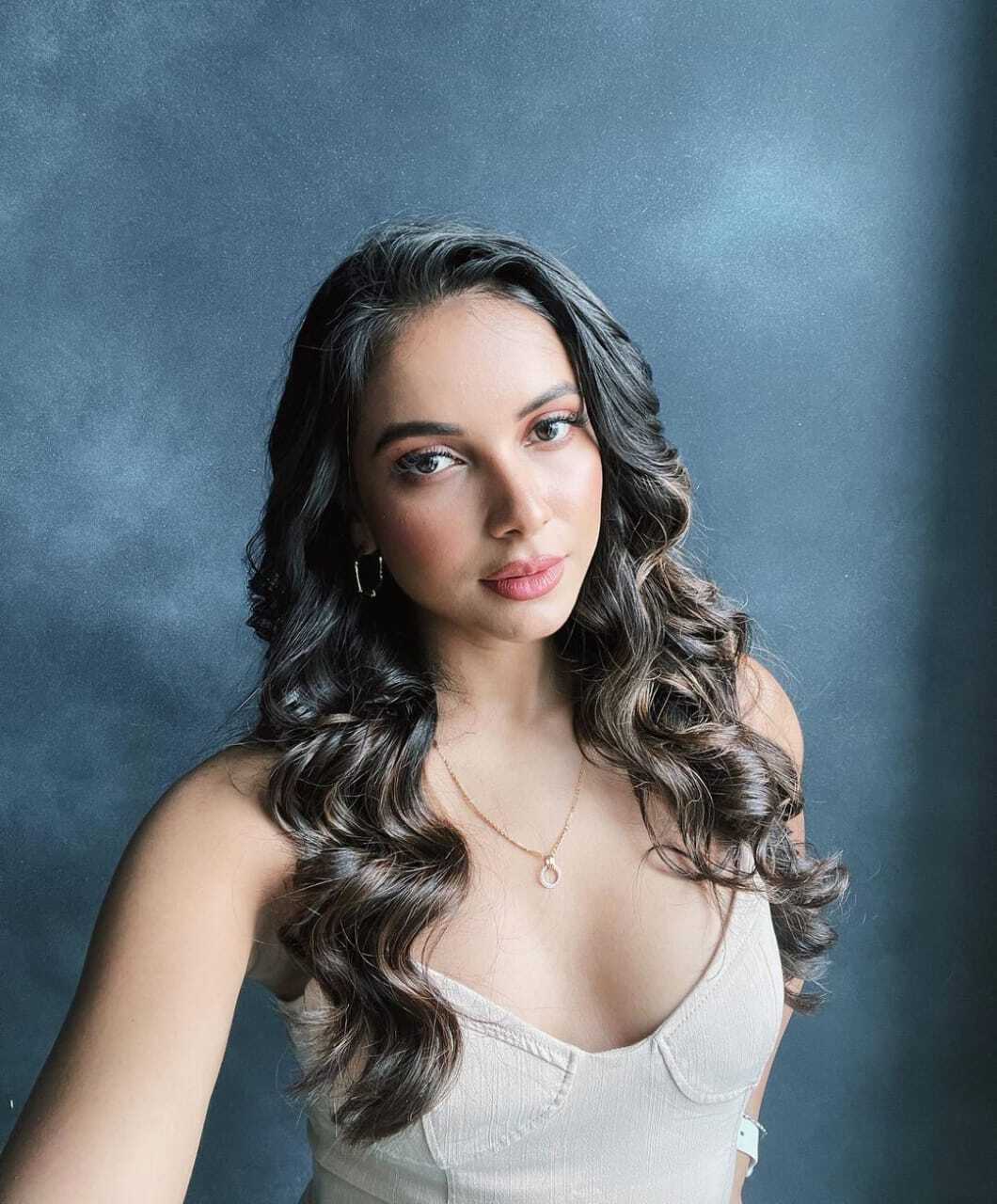 PHOTOS : ப்பா.. அப்படியொரு அழகில் வசீகரிக்கும் கஸ்தூரி.. சுண்டியிழுக்கும் நச் போட்டோஸ் இதோ ...