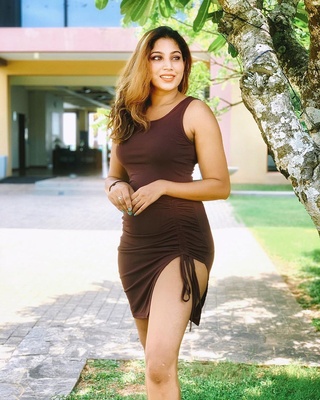 PHOTOS : தமிழ் நடிகைகளுக்கே டஃப் கொடுப்பாங்க போலயே! பிகினி உடையில் தெறிக்கவிடும் இலங்கை மாடல் ...