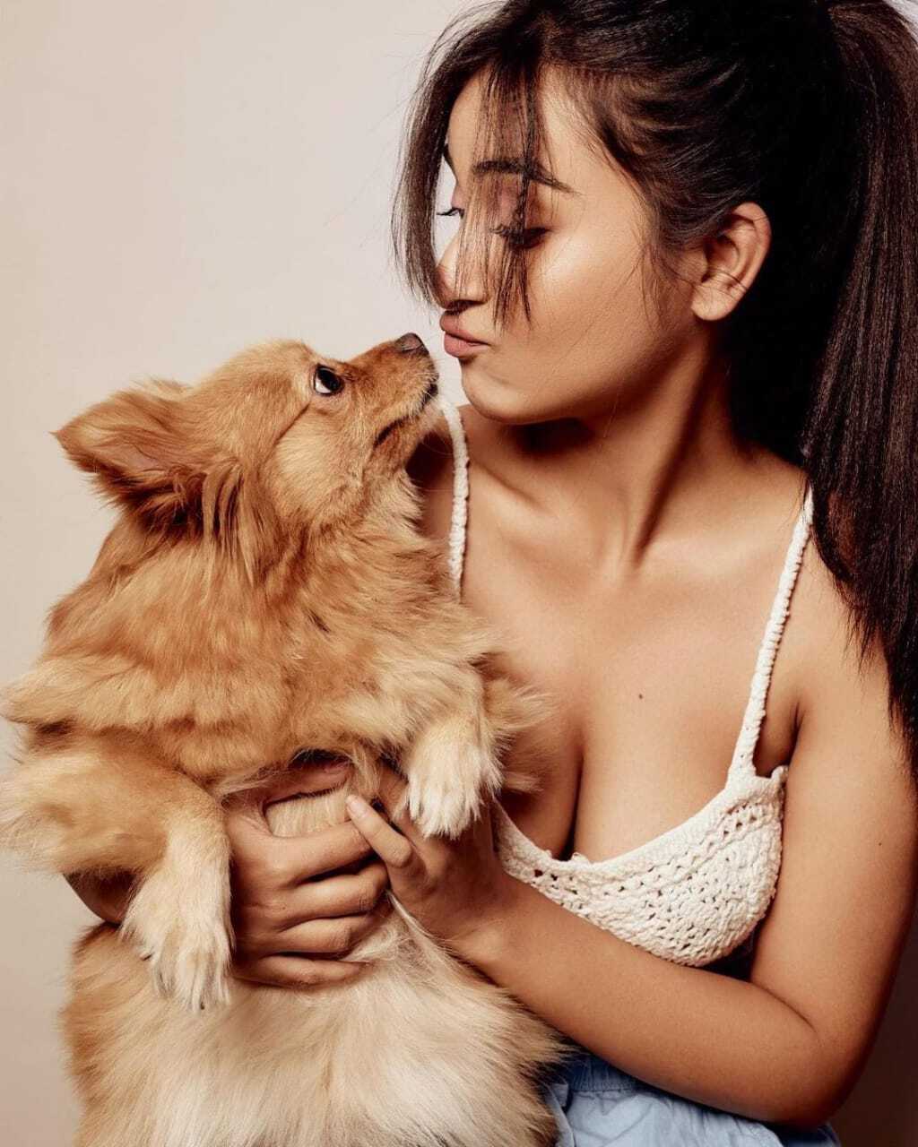 PHOTOS : டெனிம் ஷர்ட்டில் மனதை உறைய வைக்கும் அழகு.. நடிகை நைனிகாவின் ஏங்கவைக்கும் நச் க்ளிக்ஸ் ...