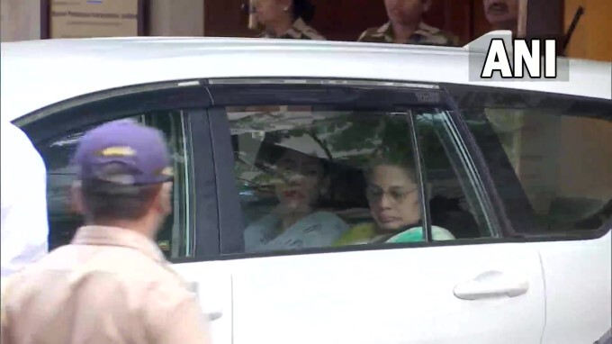 Sanjay Raut's wife Varsha appears before ED - Oneindia