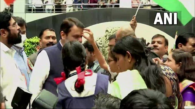 Schools girls tie rakhi to MH CM Eknath Shinde and Dy CM Devendra ...