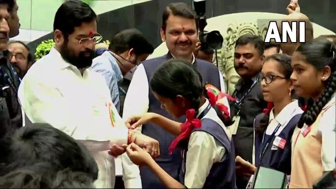 Schools girls tie rakhi to MH CM Eknath Shinde and Dy CM Devendra ...