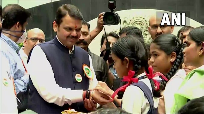 Schools girls tie rakhi to MH CM Eknath Shinde and Dy CM Devendra ...