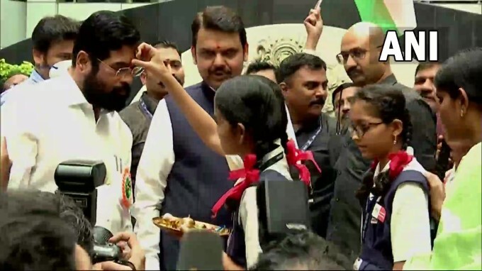 Schools girls tie rakhi to MH CM Eknath Shinde and Dy CM Devendra ...