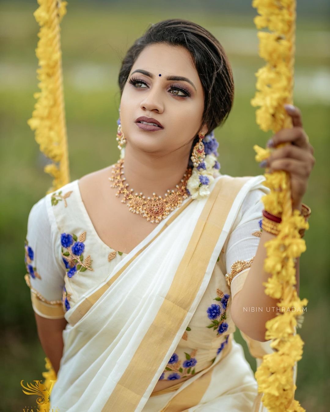 ഓണം എത്തി.. ഇനി ഒന്നു ഊഞ്ഞാലാടാം; വൈറലായി പ്രതീക്ഷയുടെ ഓണചിത്രങ്ങള് ...