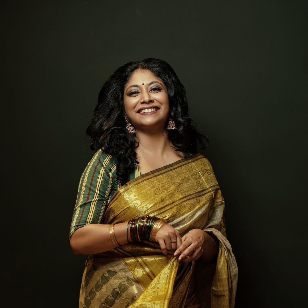 'എല്ലാവർക്കും പുതുവർഷ ആശംസകൾ' ചിങ്ങപ്പുലരിയിൽ മലയാളി മങ്കയായി അഭയ ഹിര ...