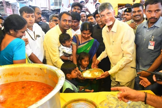TDP Chief Chandrababu Launches Anna Canteen In Kuppam - Oneindia