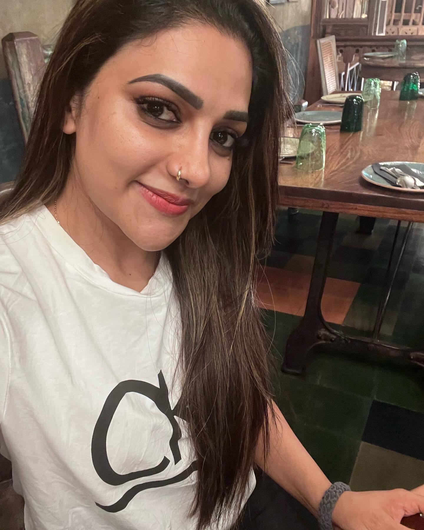 എന്റെ പൊന്ന് റിമു...ഈ സൗന്ദര്യത്തിന്റെ രഹസ്യമെന്താ!!സാരിയില്‍ തിളങ്ങി റിമി ടോമി | The New ...