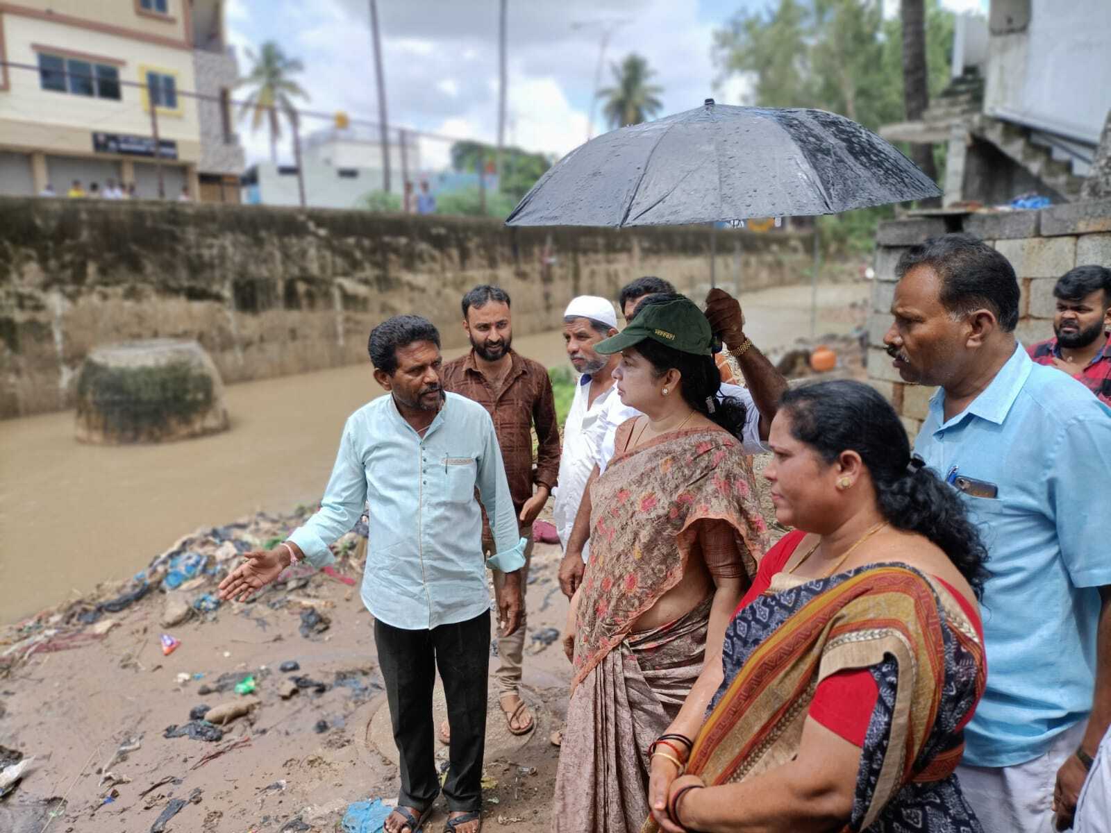ರಾಮನಗರದಲ್ಲಿ ಧಾರಾಕಾರ ಮಳೆ, ಜಲಾವೃತವಾದ ಹೆದ್ದಾರಿ | Torrential Rains In ...