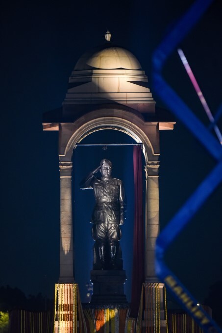 PM Modi inaugurates 28-ft statue of Netaji Subhas Chandra Bose - Oneindia