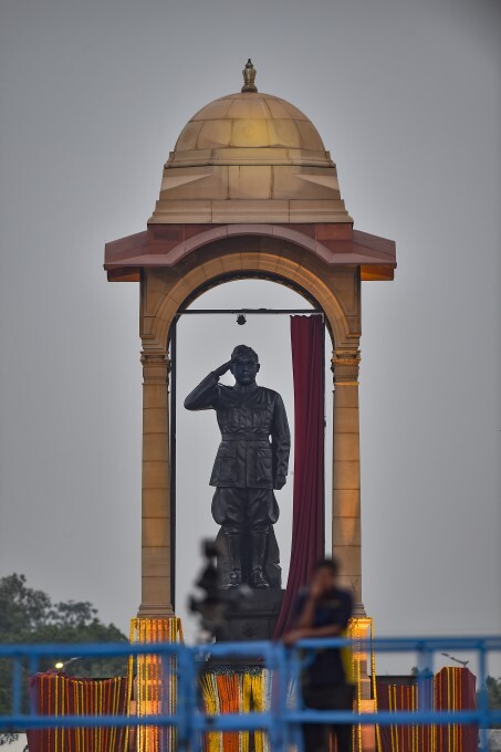 PM Modi inaugurates 28-ft statue of Netaji Subhas Chandra Bose - Oneindia